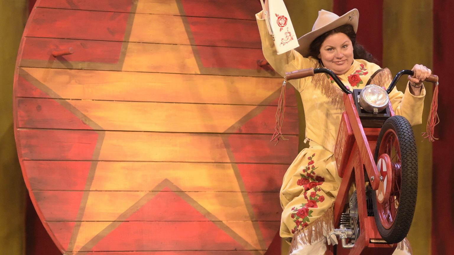 First Look At Encore – Episode 105 – “Annie Get Your Gun” – What's On ...